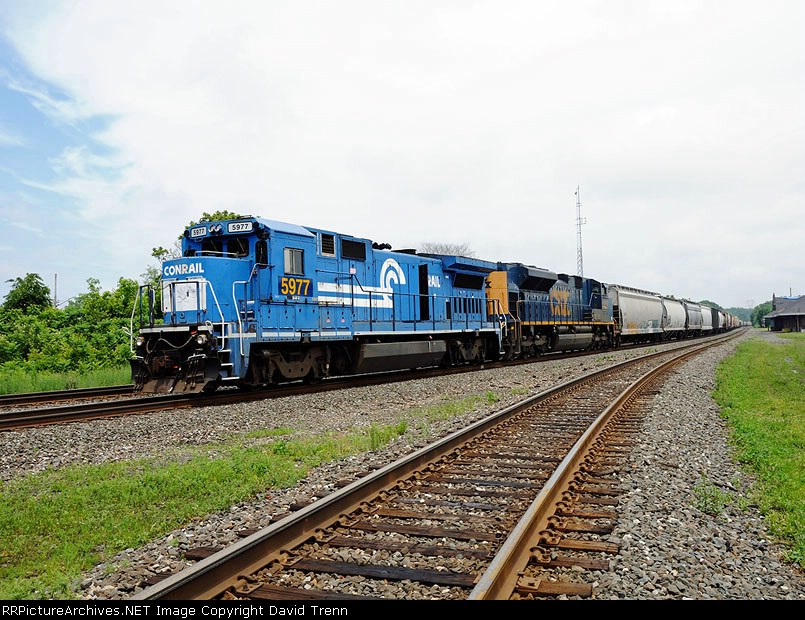 Westbound CSX Q371 is lead by a former Conrail B40-8